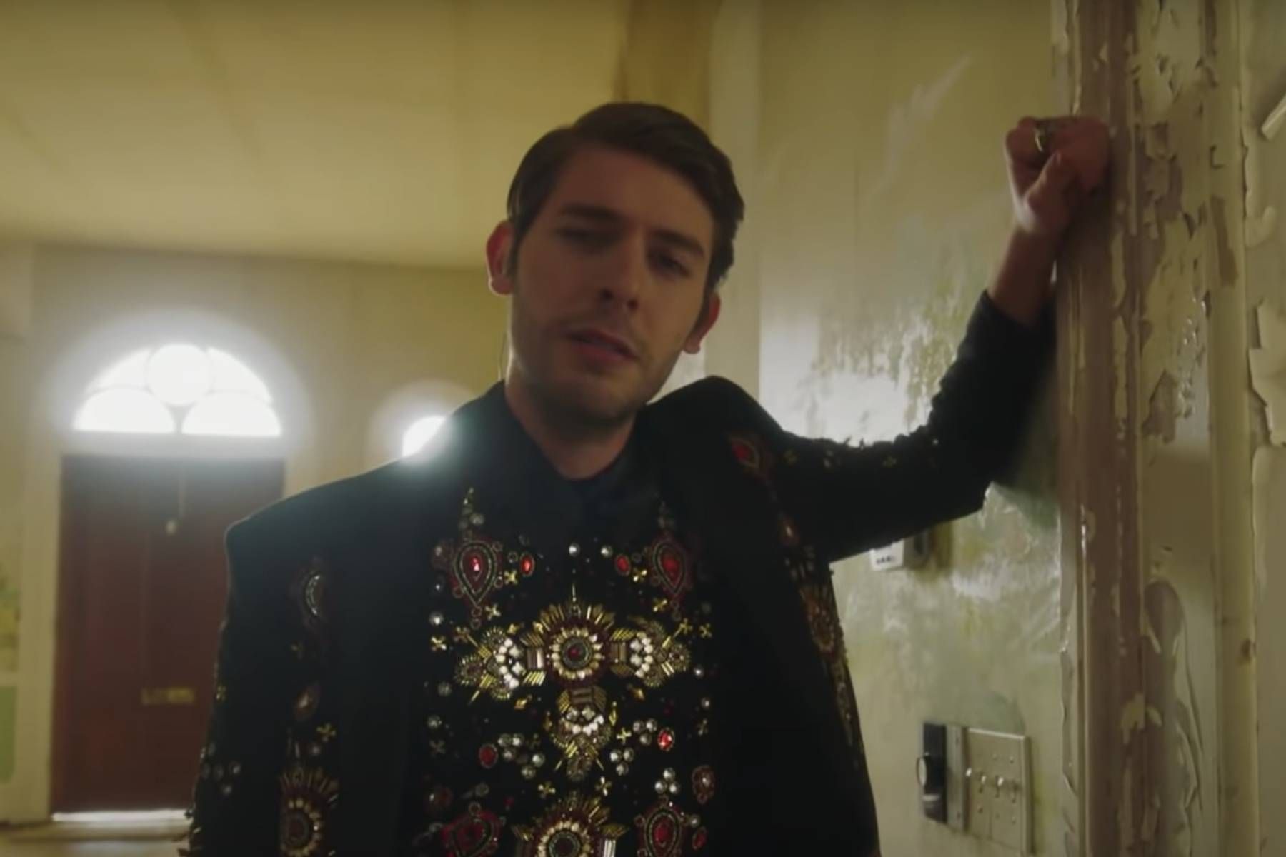 Sam Williams Sings ‘Can’t Fool Your Own Blood’ on ‘Colbert’ | Sam Williams